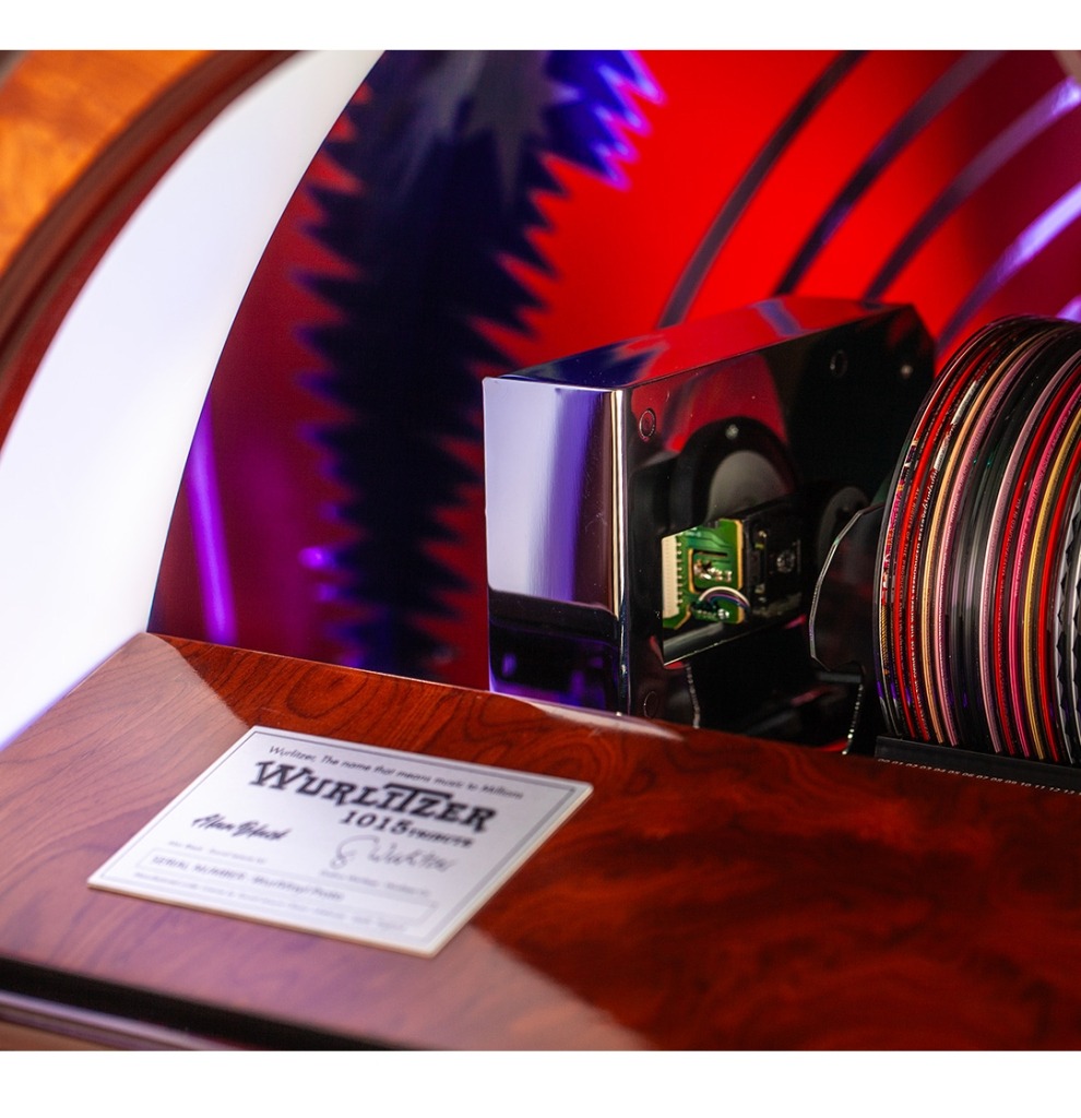 Wurlitzer 1015 'Tribute' CD Jukebox - Sound Leisure Limited